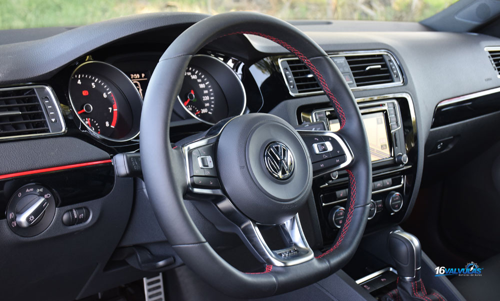 Prueba Volkswagen Vento GLI, 211 CV caja DSG - 16 Valvulas