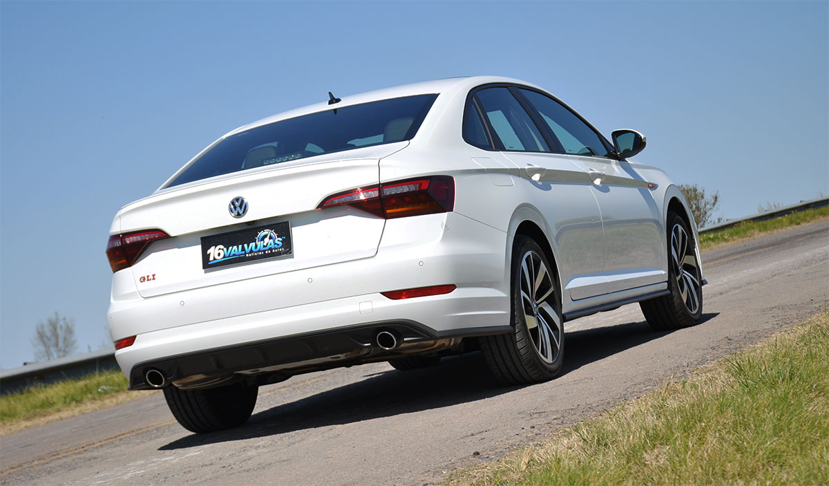 Test Drive Volkswagen Vento GLI 230 CV - 16 Valvulas